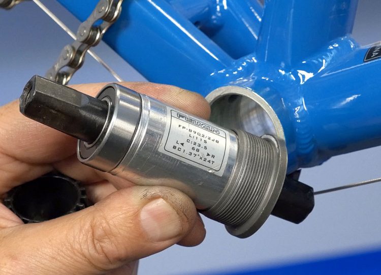 How To Measure The Bottom Bracket In Just 2 Steps!