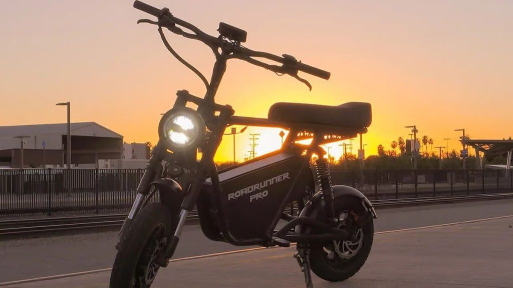 RoadRunner Pro E-Scooter: A Compact Rocket That Propels Into The Future