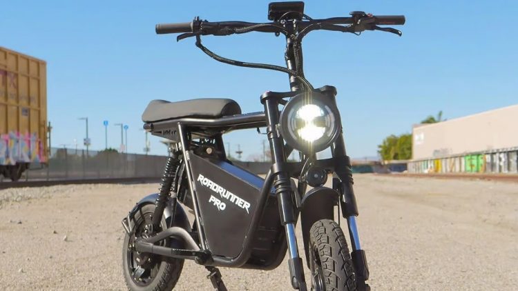RoadRunner Pro E-Scooter: A Compact Rocket That Propels Into The Future