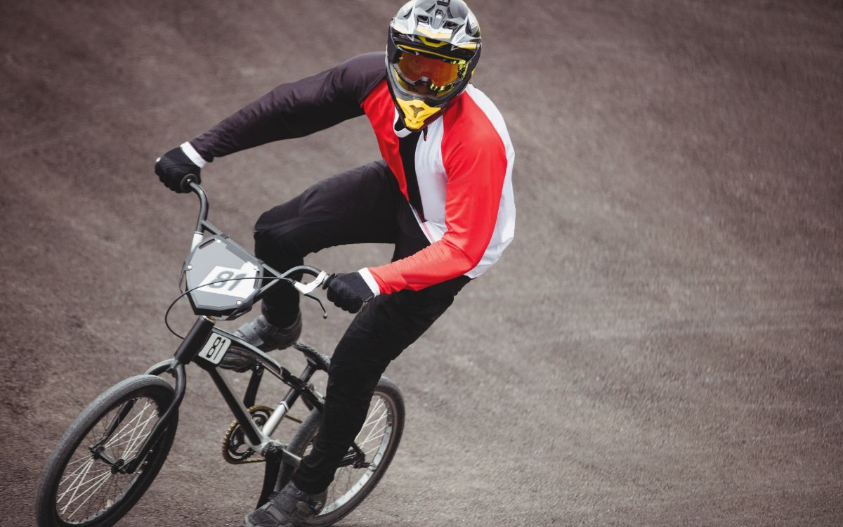 Cyclist Safety & Protective Gear! Should Cyclists Always Wear Them?